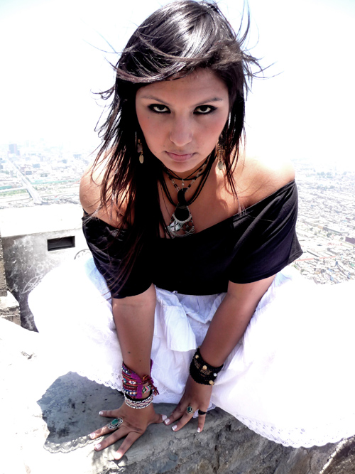 Cantante Killary vende su música a través de los reproductores windows ...