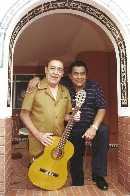 Ramón Avilés rinde homenaje a las madres con su “Caravana de las ...