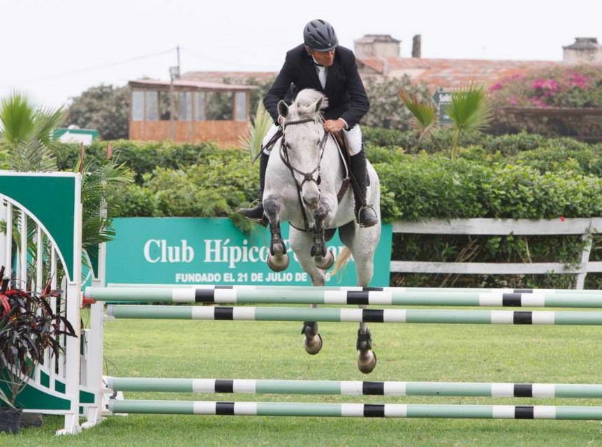Fernando Miro Quesada triunfa en el Club Hípico Peruano | Serperuano.com