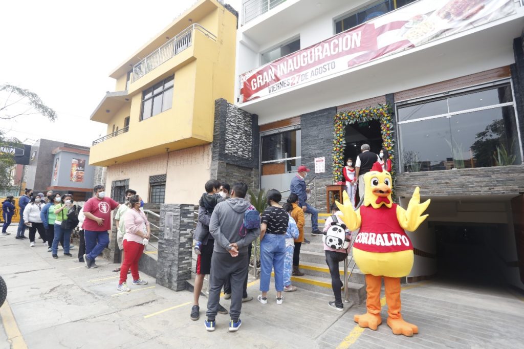 Cadena de Pollería de capitales peruanos “El Corralito” Pollos a la ...